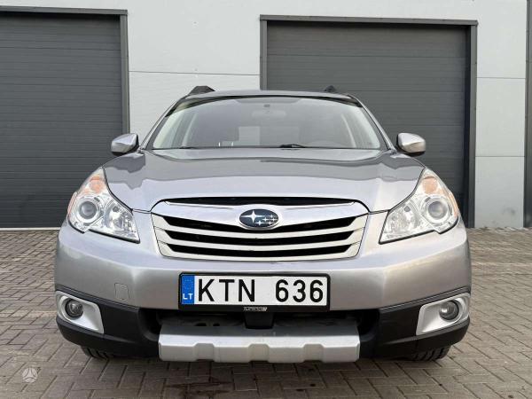 Grey Subaru Outback 2010 in Vilnius, with an engine capacity of 2.46 L and mileage of 290 thousand km for 4200 €, photo 3 on AUTOMOTO.COM.LV