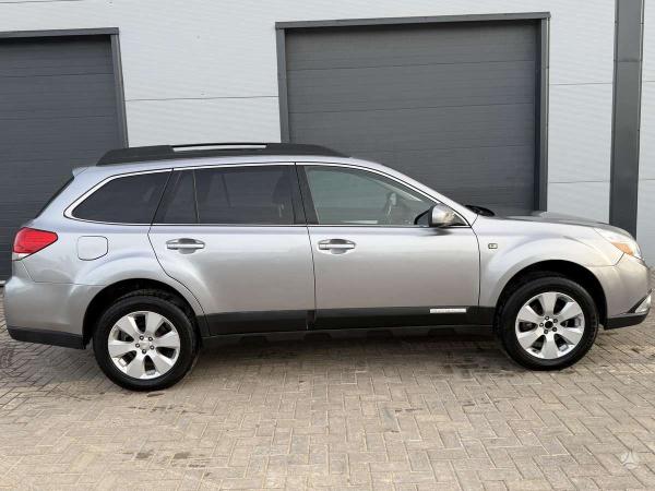 Grey Subaru Outback 2010 in Vilnius, with an engine capacity of 2.46 L and mileage of 290 thousand km for 4200 €, photo 5 on AUTOMOTO.COM.LV
