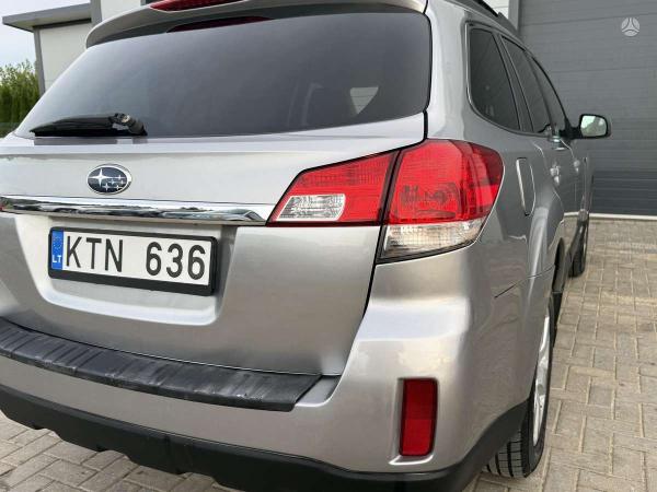 Grey Subaru Outback 2010 in Vilnius, with an engine capacity of 2.46 L and mileage of 290 thousand km for 4200 €, photo 8 on AUTOMOTO.COM.LV