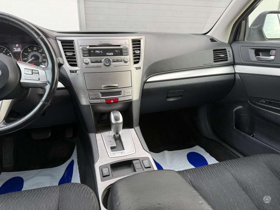 Pelēks Subaru Outback 2010 Viļņa, ar dzinēja tilpumu 2.46 L un nobraukumu 290 tūkst. km par 4200 €, foto 15 vietnē AUTOMOTO.COM.LV