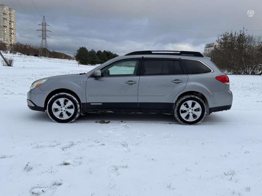 Pelēks Subaru Outback 2011 Viļņa, ar dzinēja tilpumu 2.50 L un nobraukumu 310 tūkst. km par 3100 €, foto 3 vietnē AUTOMOTO.COM.LV