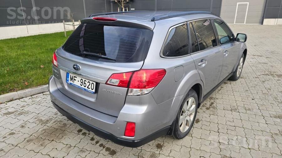 Grey Subaru Outback 2011 in Riga, with an engine capacity of 2.50 L and mileage of 278 thousand km for 4300 €, photo 10 on AUTOMOTO.COM.LV