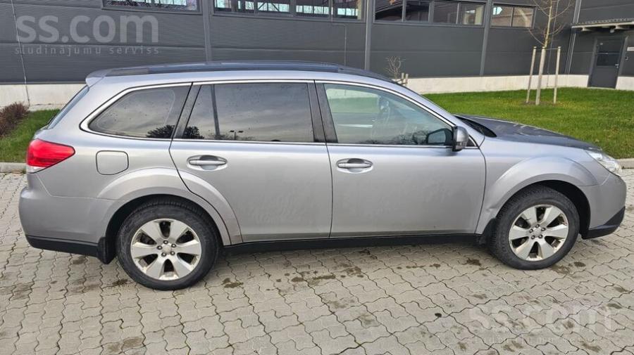 Grey Subaru Outback 2011 in Riga, with an engine capacity of 2.50 L and mileage of 278 thousand km for 4300 €, photo 12 on AUTOMOTO.COM.LV