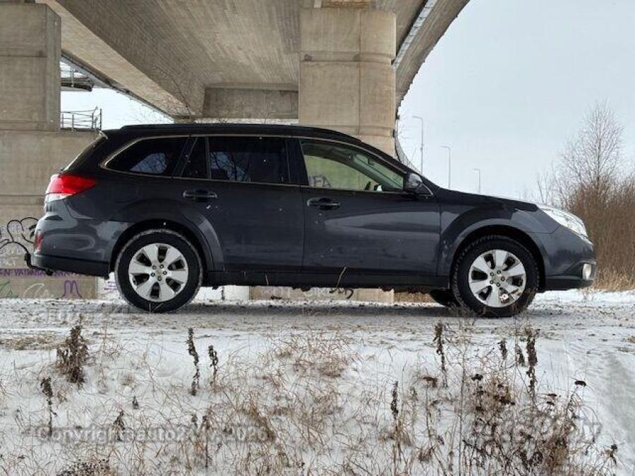 Серый Субару Аутбек 2011 в Таллин, объемом двигателя 2.00 л и пробегом 198 тыс. км за 4990 €, фото 6 на AUTOMOTO.COM.LV