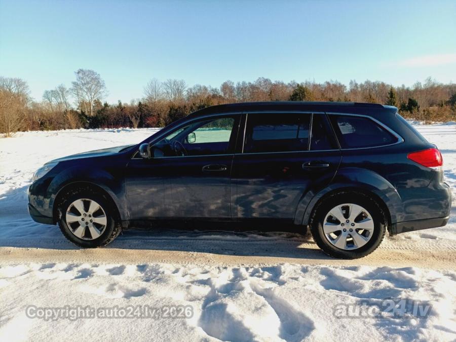 Pelēks Subaru Outback 2011 Kuresāre, ar dzinēja tilpumu 3.60 L un nobraukumu 295 tūkst. km par 5600 €, foto 1 vietnē AUTOMOTO.COM.LV