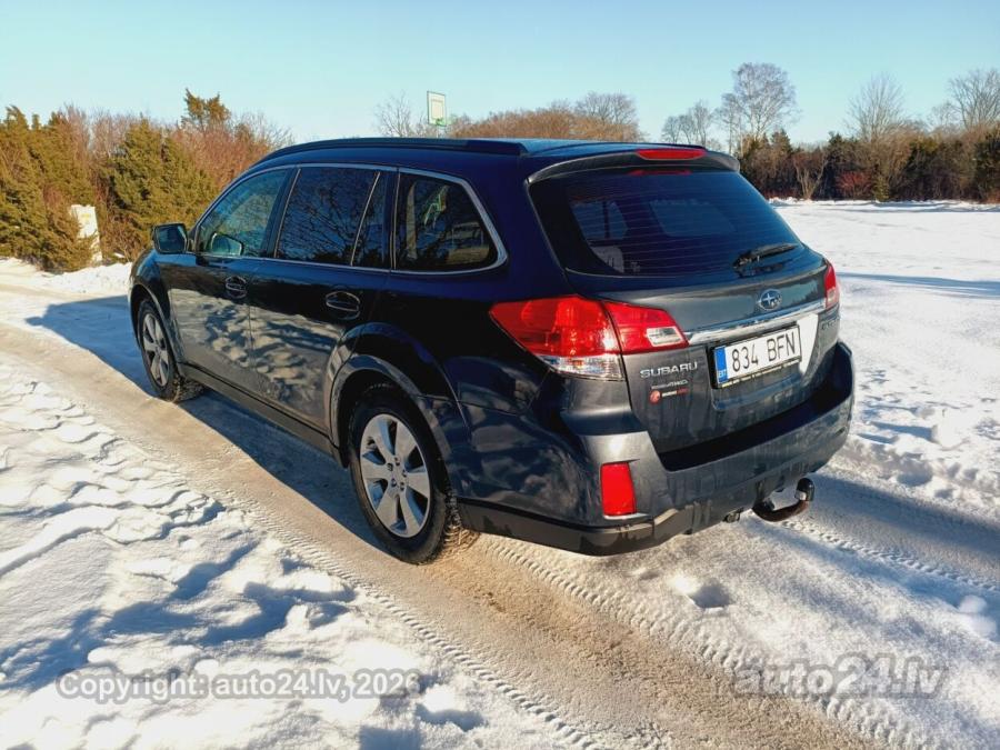 Pelēks Subaru Outback 2011 Kuresāre, ar dzinēja tilpumu 3.60 L un nobraukumu 295 tūkst. km par 5600 €, foto 2 vietnē AUTOMOTO.COM.LV