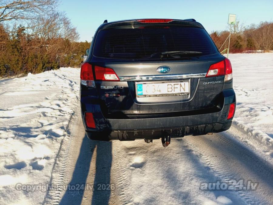 Pelēks Subaru Outback 2011 Kuresāre, ar dzinēja tilpumu 3.60 L un nobraukumu 295 tūkst. km par 5600 €, foto 3 vietnē AUTOMOTO.COM.LV