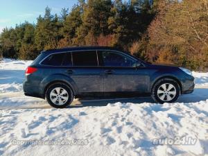 Pelēks Subaru Outback 2011 Kuresāre, ar dzinēja tilpumu 3.60 L un nobraukumu 295 tūkst. km par 5600 €, foto 4 vietnē AUTOMOTO.COM.LV