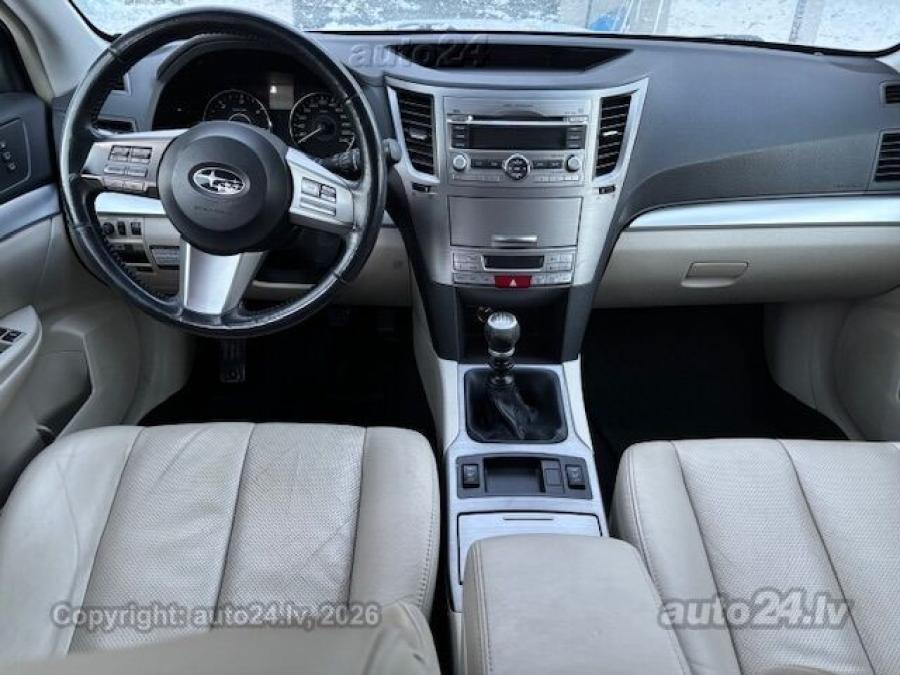 Pelēks Subaru Outback 2011 Tallina, ar dzinēja tilpumu 2.00 L un nobraukumu 198 tūkst. km par 4950 €, foto 17 vietnē AUTOMOTO.COM.LV