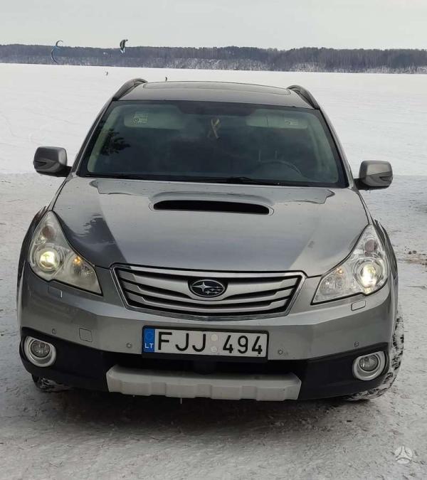 Grey Subaru Outback 2011 in Kaunas, with an engine capacity of 2.00 L and mileage of 246 thousand km for 5555 €, photo 1 on AUTOMOTO.COM.LV