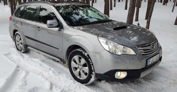 Grey Subaru Outback 2011 in Kaunas, with an engine capacity of 2.00 L and mileage of 246 thousand km for 5555 €, photo 2 on AUTOMOTO.COM.LV