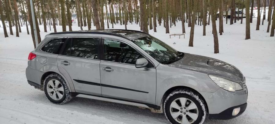 Grey Subaru Outback 2011 in Kaunas, with an engine capacity of 2.00 L and mileage of 246 thousand km for 5555 €, photo 3 on AUTOMOTO.COM.LV