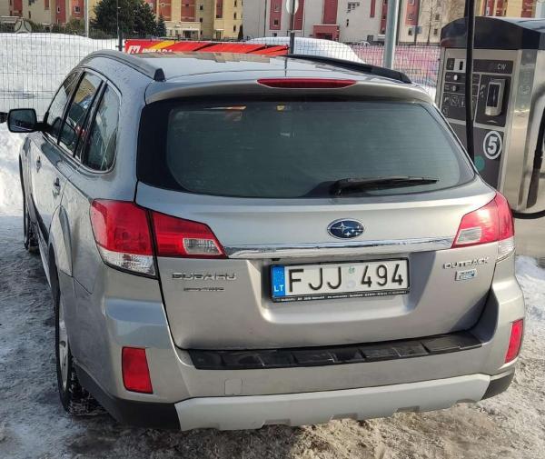Grey Subaru Outback 2011 in Kaunas, with an engine capacity of 2.00 L and mileage of 246 thousand km for 5555 €, photo 5 on AUTOMOTO.COM.LV