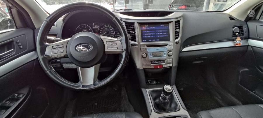 Grey Subaru Outback 2011 in Kaunas, with an engine capacity of 2.00 L and mileage of 246 thousand km for 5555 €, photo 6 on AUTOMOTO.COM.LV
