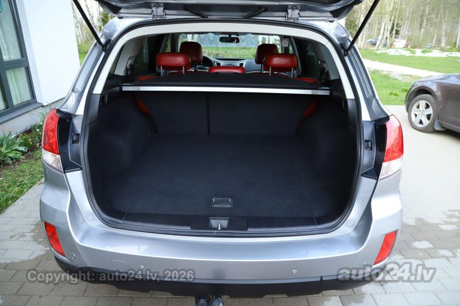 Grey Subaru Outback 2011 in Tallinn, with an engine capacity of 2.50 L and mileage of 350 thousand km for 5399 €, photo 16 on AUTOMOTO.COM.LV
