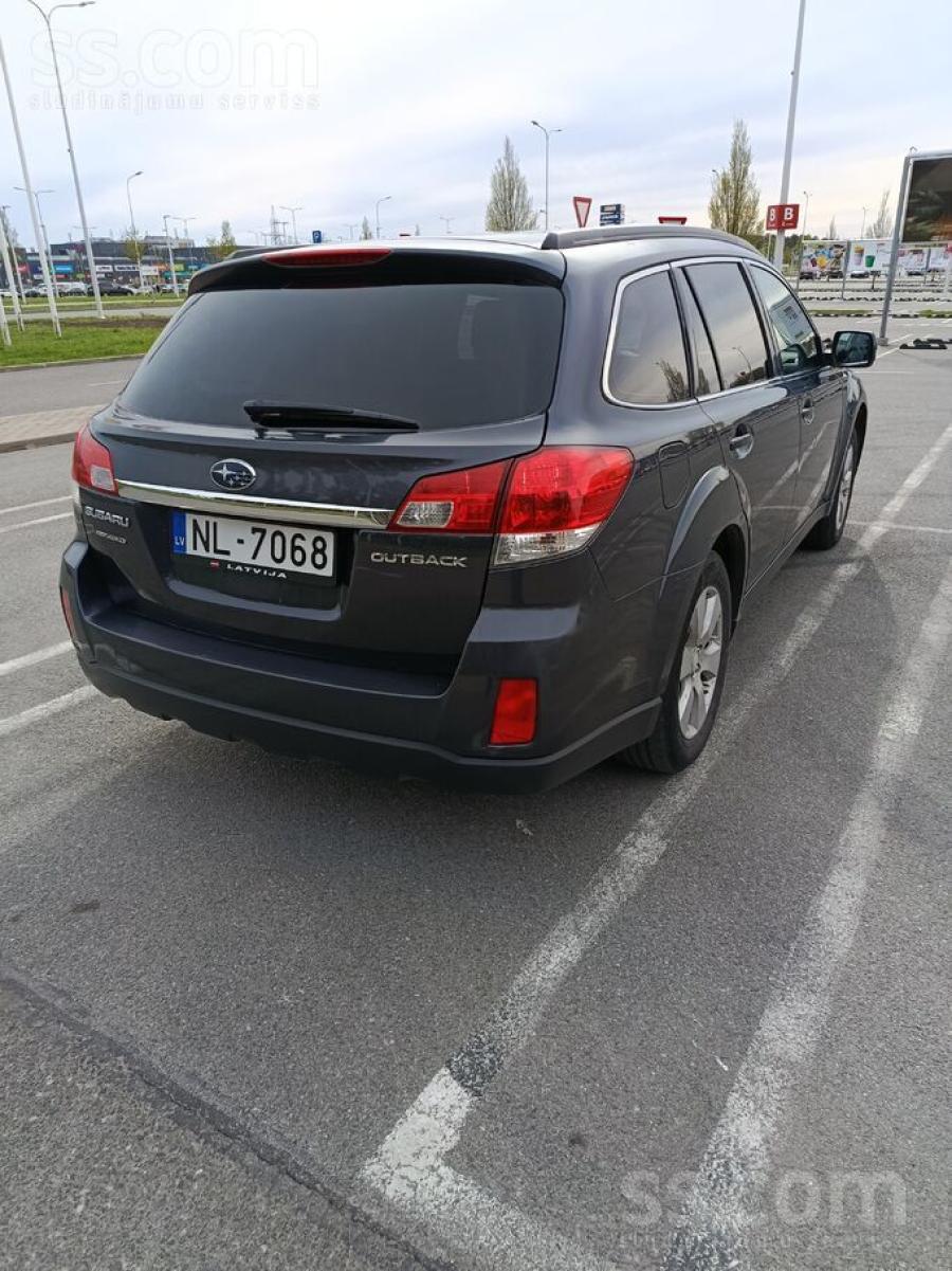 Grey Subaru Outback 2011 in Riga, with an engine capacity of 2.50 L and mileage of 274 thousand km for 6250 €, photo 4 on AUTOMOTO.COM.LV