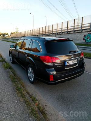 Grey Subaru Outback 2011 in Riga, with an engine capacity of 2.50 L and mileage of 280 thousand km for 5750 €, photo 4 on AUTOMOTO.COM.LV