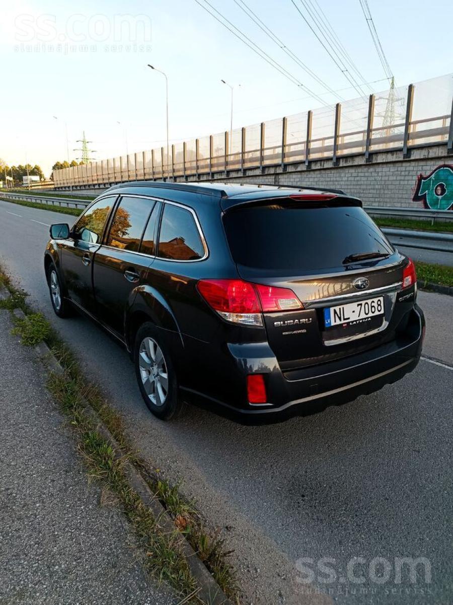 Grey Subaru Outback 2011 in Riga, with an engine capacity of 2.50 L and mileage of 280 thousand km for 5750 €, photo 4 on AUTOMOTO.COM.LV