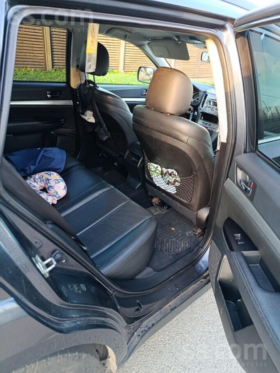 Grey Subaru Outback 2011 in Riga, with an engine capacity of 2.50 L and mileage of 280 thousand km for 5750 €, photo 8 on AUTOMOTO.COM.LV