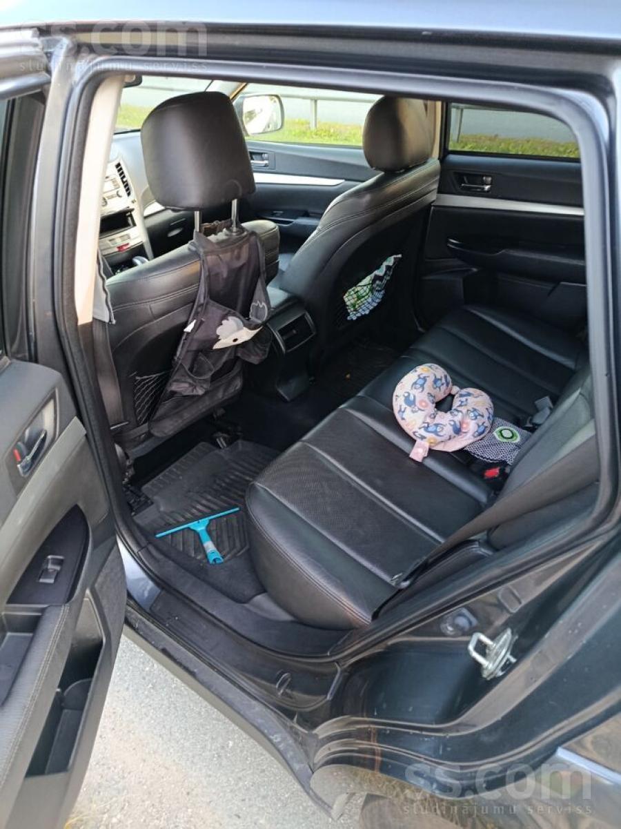 Grey Subaru Outback 2011 in Riga, with an engine capacity of 2.50 L and mileage of 280 thousand km for 5750 €, photo 9 on AUTOMOTO.COM.LV