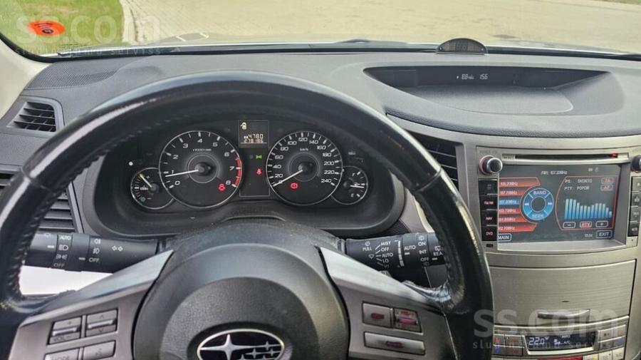 Grey Subaru Outback 2011 in Riga, with an engine capacity of 2.50 L and mileage of 278 thousand km for 4700 €, photo 1 on AUTOMOTO.COM.LV