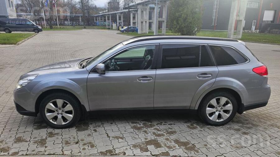 Grey Subaru Outback 2011 in Riga, with an engine capacity of 2.50 L and mileage of 278 thousand km for 4700 €, photo 3 on AUTOMOTO.COM.LV