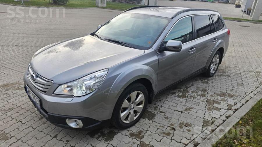 Grey Subaru Outback 2011 in Riga, with an engine capacity of 2.50 L and mileage of 278 thousand km for 4700 €, photo 4 on AUTOMOTO.COM.LV