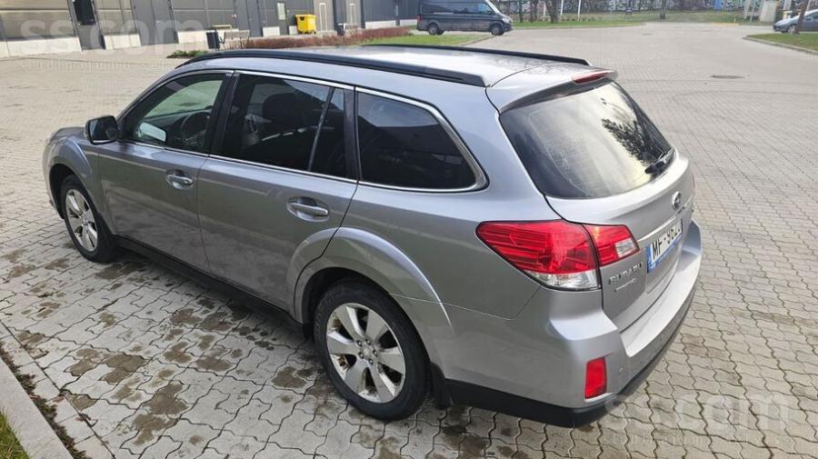 Grey Subaru Outback 2011 in Riga, with an engine capacity of 2.50 L and mileage of 278 thousand km for 4700 €, photo 6 on AUTOMOTO.COM.LV