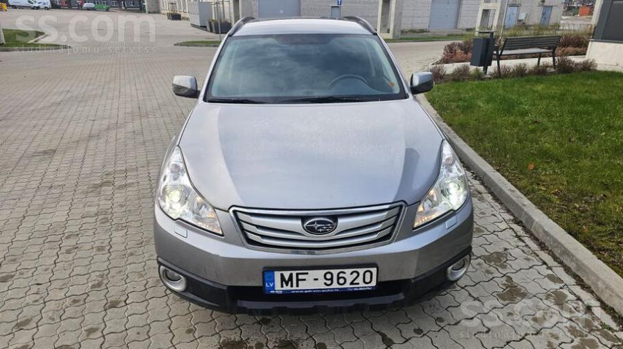 Grey Subaru Outback 2011 in Riga, with an engine capacity of 2.50 L and mileage of 278 thousand km for 4700 €, photo 12 on AUTOMOTO.COM.LV