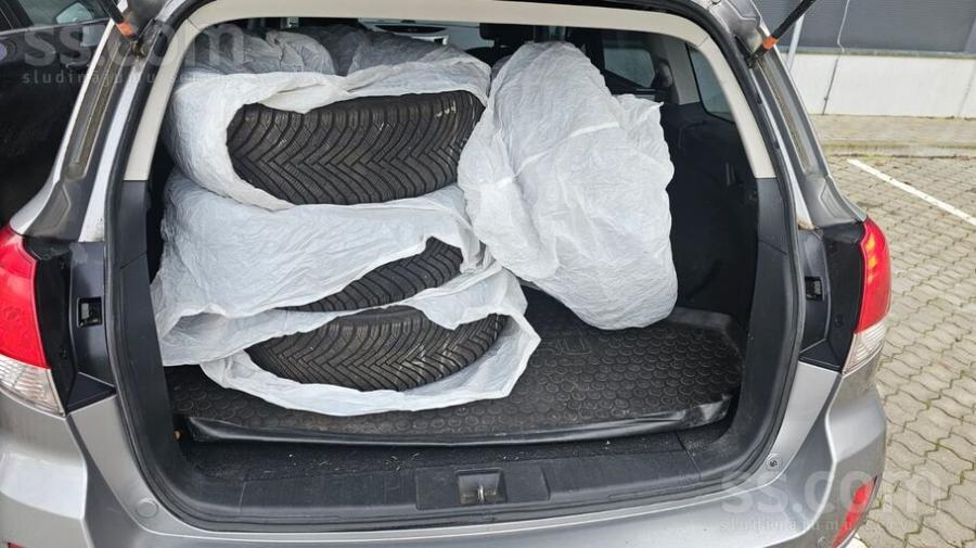 Grey Subaru Outback 2011 in Riga, with an engine capacity of 2.50 L and mileage of 278 thousand km for 4700 €, photo 17 on AUTOMOTO.COM.LV