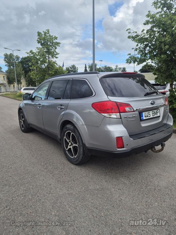 Pelēks Subaru Outback 2011 Tallina, ar dzinēja tilpumu 2.00 L un nobraukumu 210 tūkst. km par 3300 €, foto 4 vietnē AUTOMOTO.COM.LV