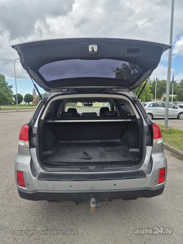Pelēks Subaru Outback 2011 Tallina, ar dzinēja tilpumu 2.00 L un nobraukumu 210 tūkst. km par 3300 €, foto 8 vietnē AUTOMOTO.COM.LV