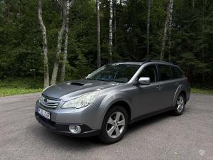 Pelēks Subaru Outback 2011 Alīta, ar dzinēja tilpumu 2.00 L un nobraukumu 284 tūkst. km par 3950 €, foto  vietnē AUTOMOTO.COM.LV