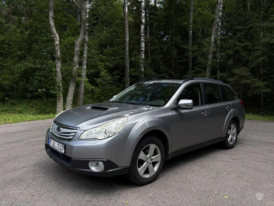 Pelēks Subaru Outback 2011 Alīta, ar dzinēja tilpumu 2.00 L un nobraukumu 284 tūkst. km par 3950 €, foto 1 vietnē AUTOMOTO.COM.LV