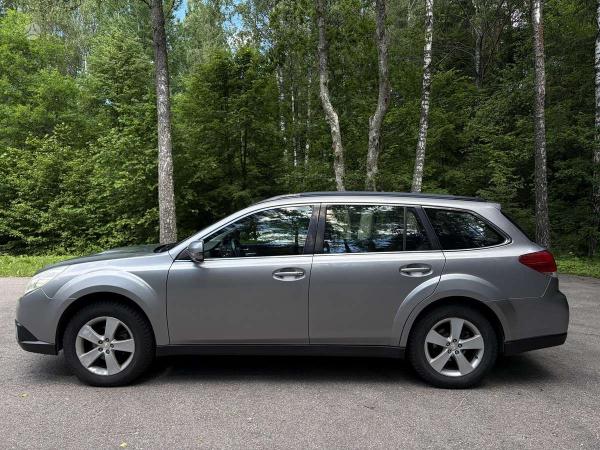 Pelēks Subaru Outback 2011 Alīta, ar dzinēja tilpumu 2.00 L un nobraukumu 284 tūkst. km par 3950 €, foto 2 vietnē AUTOMOTO.COM.LV