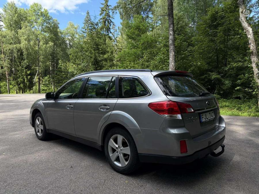 Pelēks Subaru Outback 2011 Alīta, ar dzinēja tilpumu 2.00 L un nobraukumu 284 tūkst. km par 3950 €, foto 4 vietnē AUTOMOTO.COM.LV