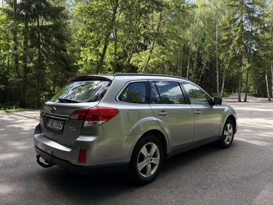 Pelēks Subaru Outback 2011 Alīta, ar dzinēja tilpumu 2.00 L un nobraukumu 284 tūkst. km par 3950 €, foto 5 vietnē AUTOMOTO.COM.LV