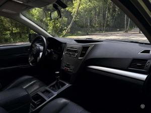 Pelēks Subaru Outback 2011 Alīta, ar dzinēja tilpumu 2.00 L un nobraukumu 284 tūkst. km par 3950 €, foto 9 vietnē AUTOMOTO.COM.LV