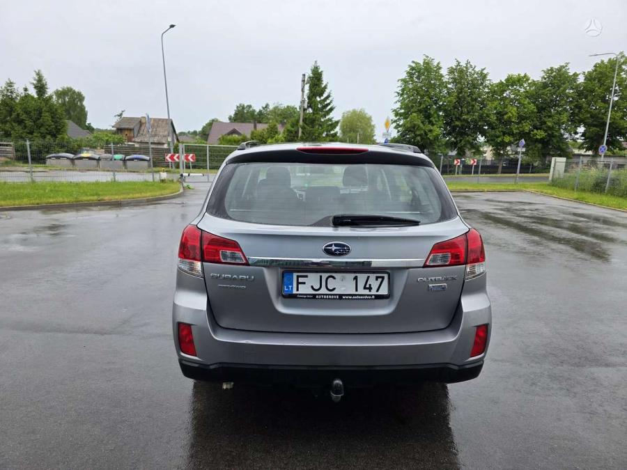 Pelēks Subaru Outback 2011 Kretinga, ar dzinēja tilpumu 2.00 L un nobraukumu 255 tūkst. km par 2800 €, foto 6 vietnē AUTOMOTO.COM.LV