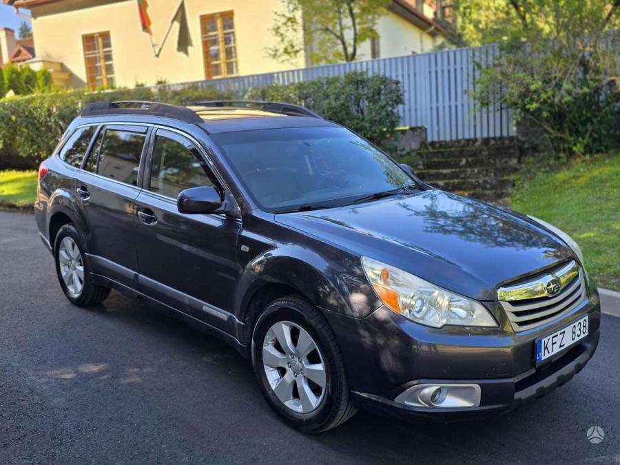 Grey Subaru Outback 2011 in Vilnius, with an engine capacity of 2.46 L and mileage of 330 thousand km for 3600 €, photo 4 on AUTOMOTO.COM.LV