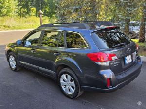 Grey Subaru Outback 2011 in Vilnius, with an engine capacity of 2.46 L and mileage of 330 thousand km for 3600 €, photo 7 on AUTOMOTO.COM.LV