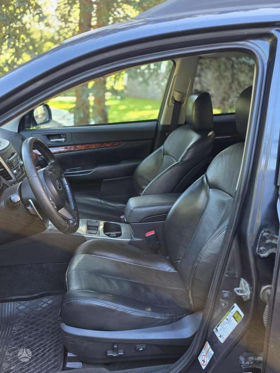 Grey Subaru Outback 2011 in Vilnius, with an engine capacity of 2.46 L and mileage of 330 thousand km for 3600 €, photo 8 on AUTOMOTO.COM.LV