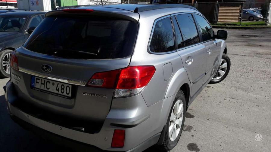 Grey Subaru Outback 2011 in Vilnius, with an engine capacity of 2.46 L and mileage of 147 thousand km for 6850 €, photo 1 on AUTOMOTO.COM.LV