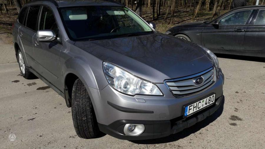 Grey Subaru Outback 2011 in Vilnius, with an engine capacity of 2.46 L and mileage of 147 thousand km for 6850 €, photo 3 on AUTOMOTO.COM.LV