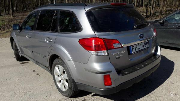 Pelēks Subaru Outback 2011 Viļņa, ar dzinēja tilpumu 2.46 L un nobraukumu 147 tūkst. km par 6850 €, foto 4 vietnē AUTOMOTO.COM.LV