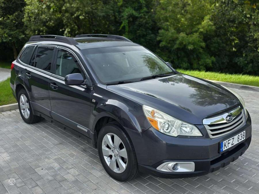Grey Subaru Outback 2011 in Vilnius, with an engine capacity of 2.46 L and mileage of 330 thousand km for 3000 €, photo 4 on AUTOMOTO.COM.LV