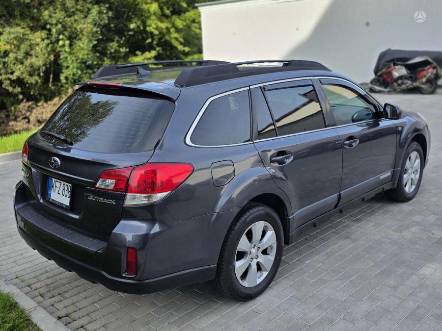 Grey Subaru Outback 2011 in Vilnius, with an engine capacity of 2.46 L and mileage of 330 thousand km for 3000 €, photo 6 on AUTOMOTO.COM.LV