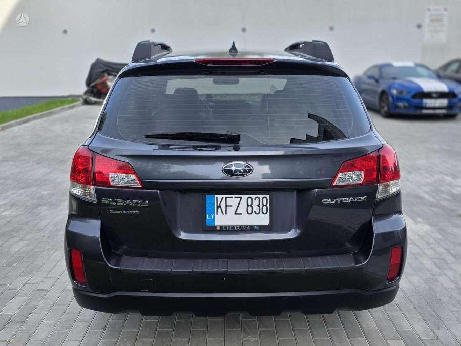 Grey Subaru Outback 2011 in Vilnius, with an engine capacity of 2.46 L and mileage of 330 thousand km for 3000 €, photo 7 on AUTOMOTO.COM.LV