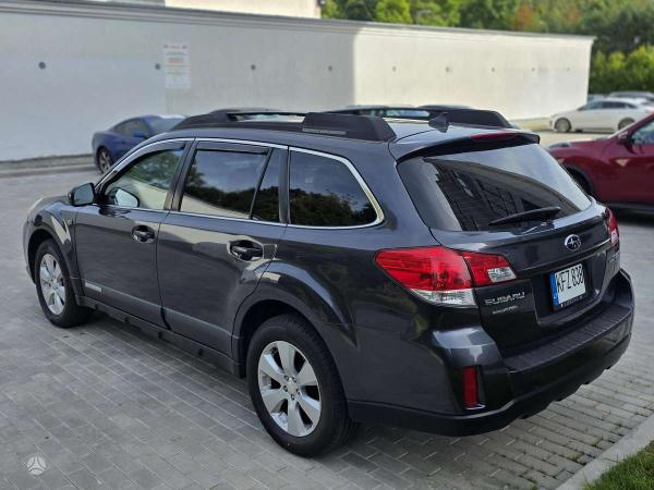 Subaru Outback 2011 in Vilnius on AUTOMOTO.COM.LV Grey Subaru Outback 2011 in Vilnius, with an engine capacity of 2.46 L and mileage of 330 thousand km for 3000 €, photo 8 on AUTOMOTO.COM.LV
