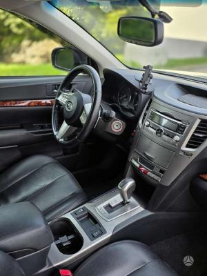 Grey Subaru Outback 2011 in Vilnius, with an engine capacity of 2.46 L and mileage of 330 thousand km for 3000 €, photo 12 on AUTOMOTO.COM.LV